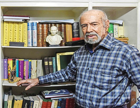 نگارش کتاب زندگینامه‌ی ر.اعتمادی آغاز شد - امرداد